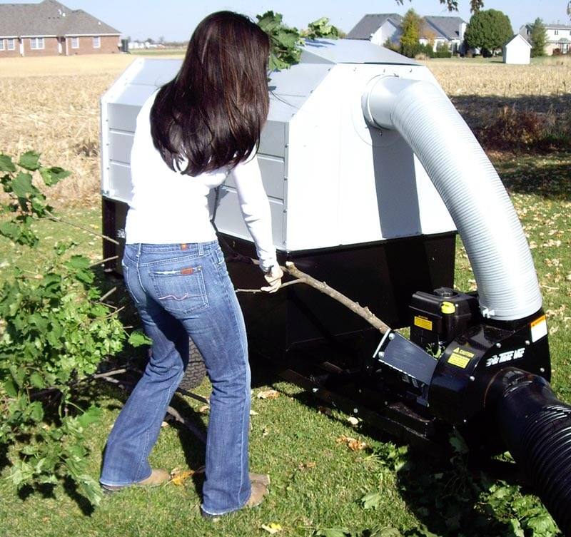 Trac Vac 470 Pull Behind Vacuum - 6.5hp Briggs & Stratton Engine