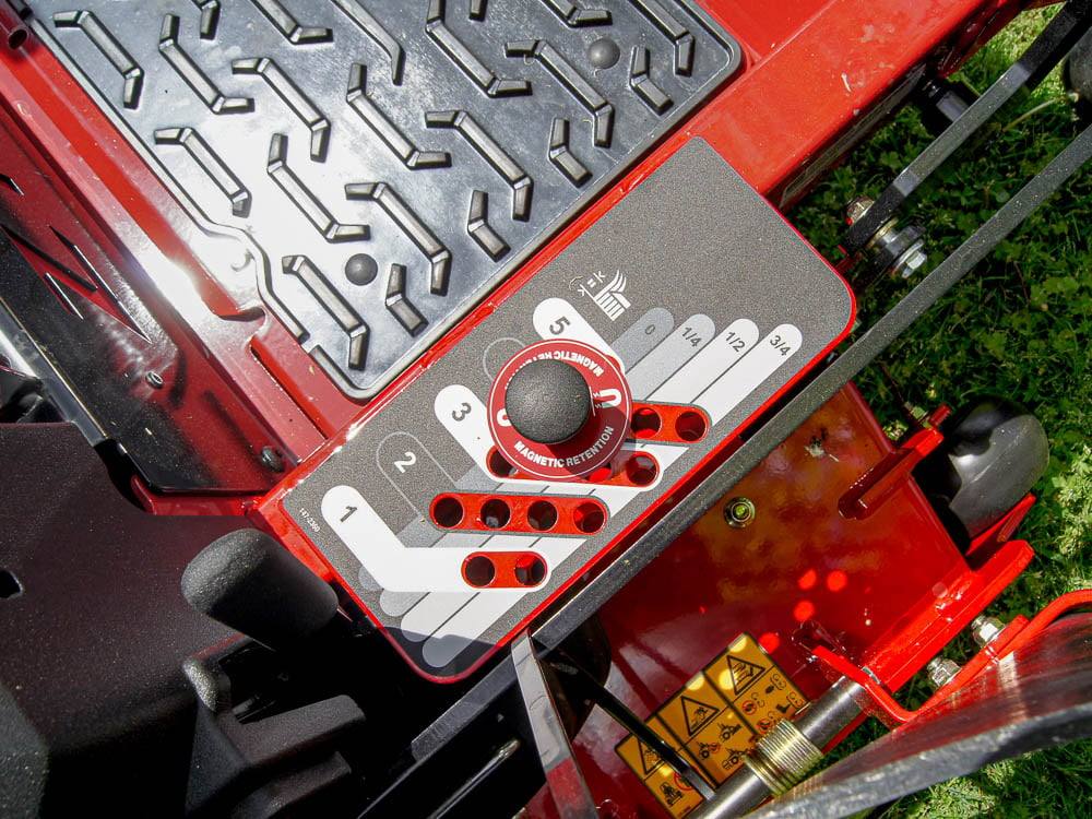 Toro 77283 ZMaster 2000 52" Zero Turn Mower 24.5HP V-Twin (Spring Sale