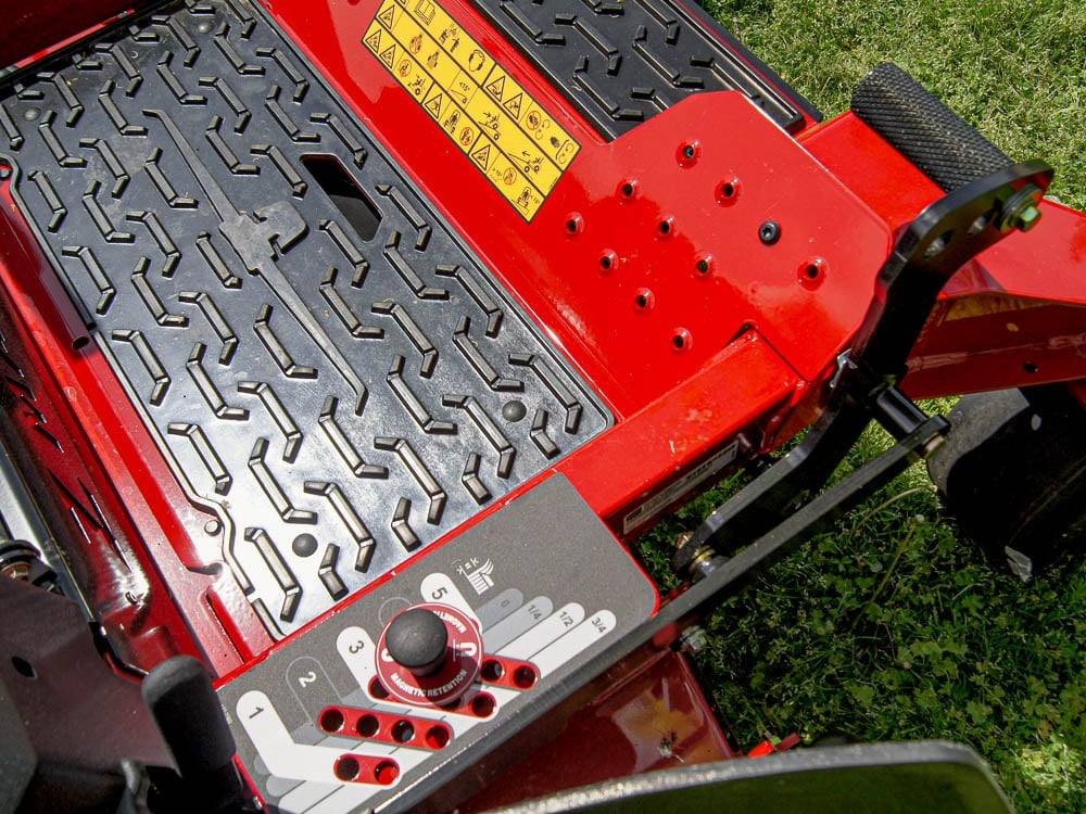 Toro 77283 ZMaster 2000 52" Zero Turn Mower 24.5HP V-Twin (Spring Sale